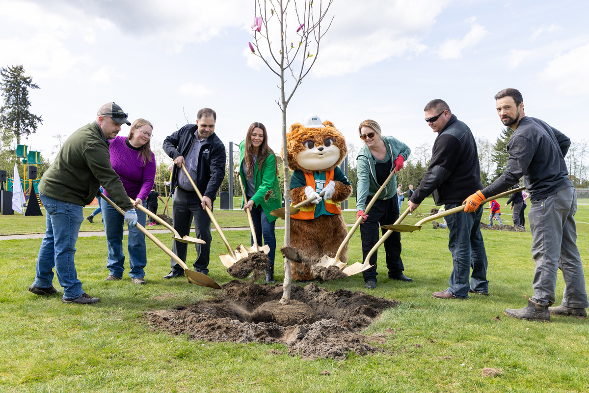 PUD Joins City of Everett to Celebrate Arbor Day - Snohomish County PUD
